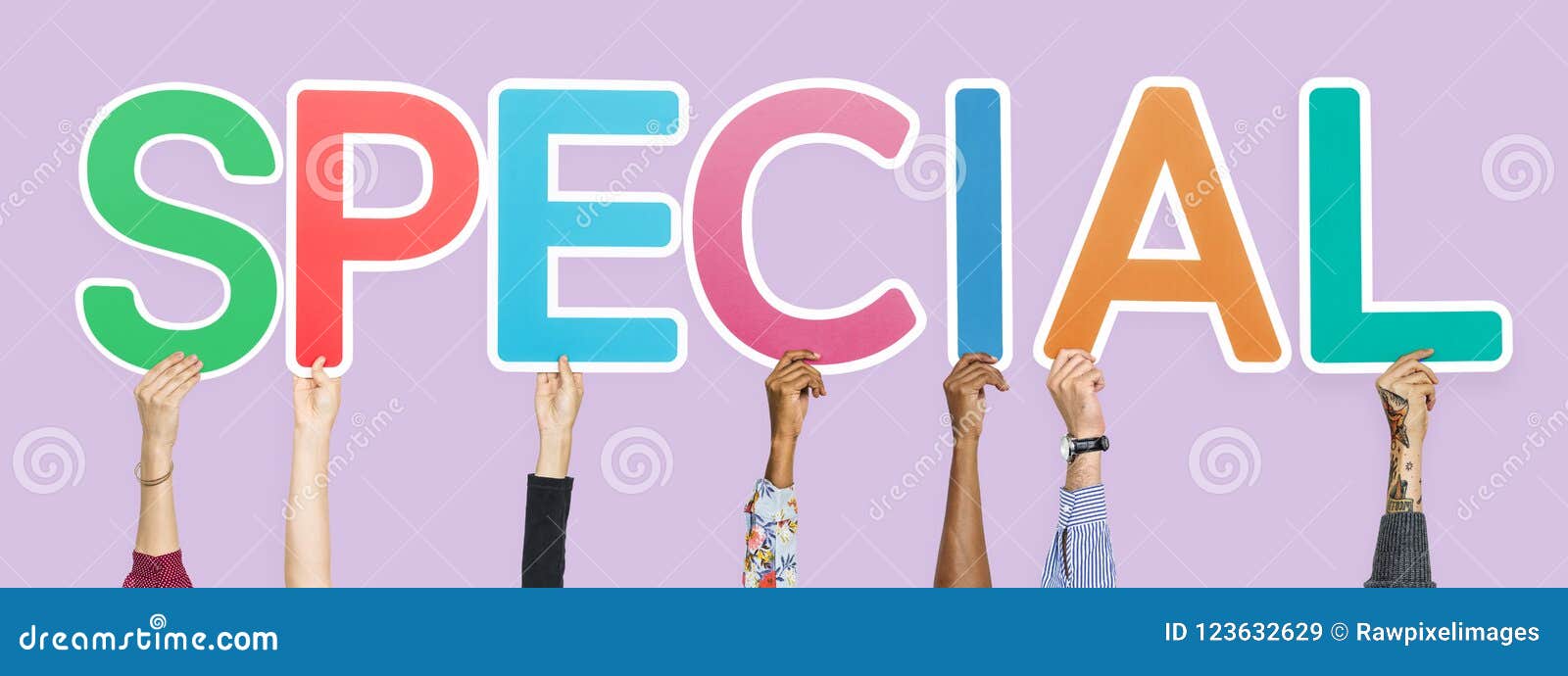 Manos Que Llevan a Cabo La Palabra Especial Imagen de archivo - Imagen ...