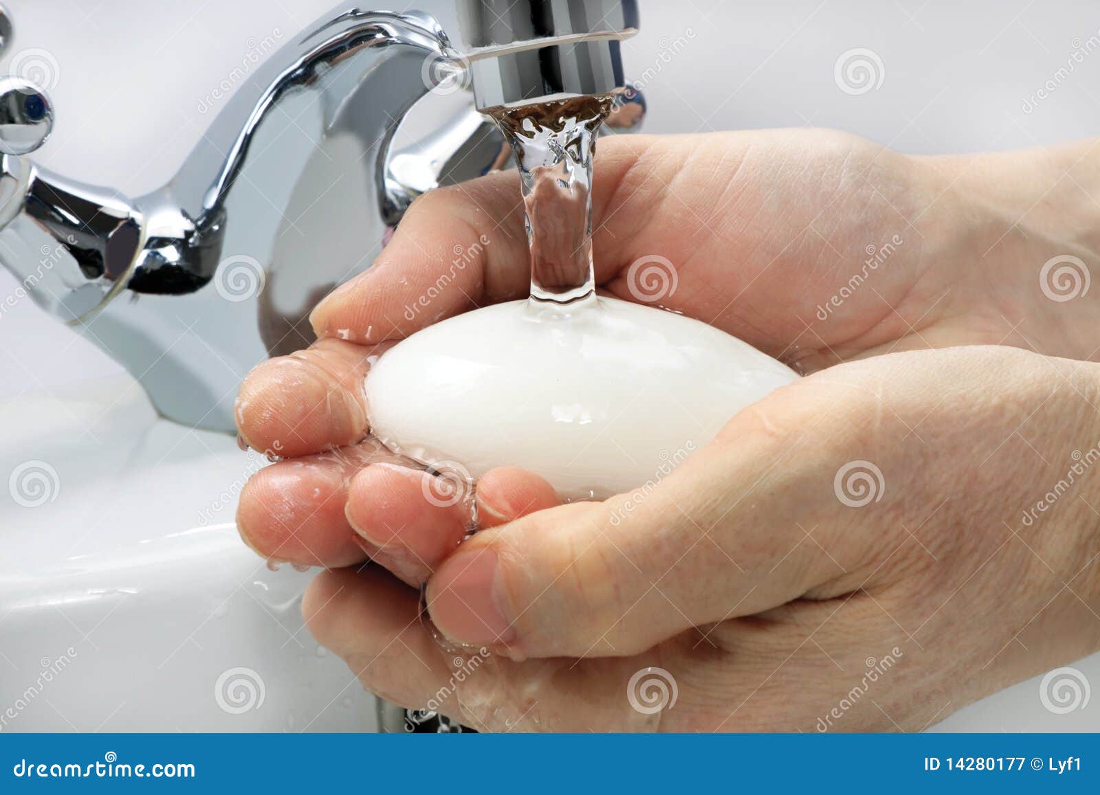 Manos que se lavan imagen de archivo. Imagen de parte - 14280177