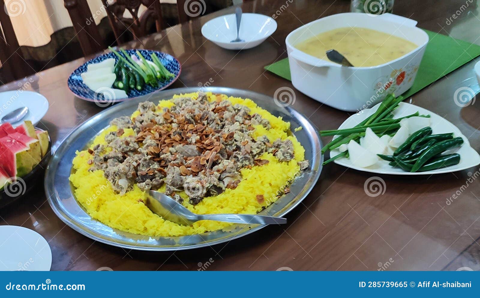 Mansaf a Palestinian dish stock image. Image of gastronomy - 285739665