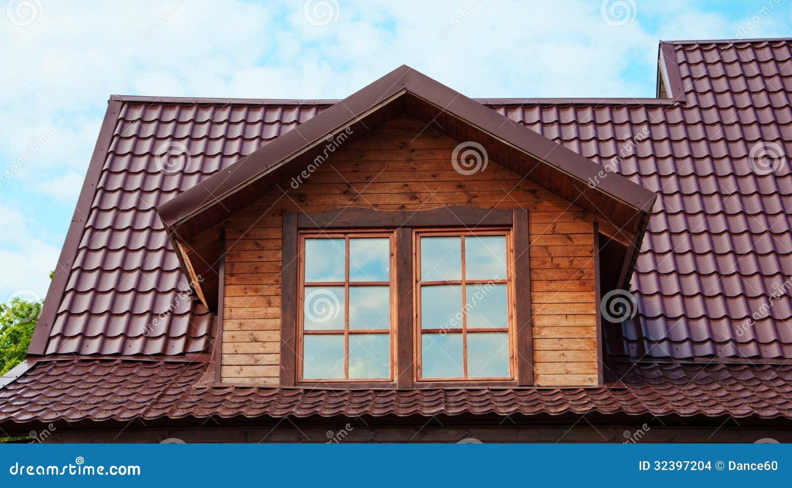 Mansarda foto de stock. Imagem de arquitetura, detalhe - 32397204
