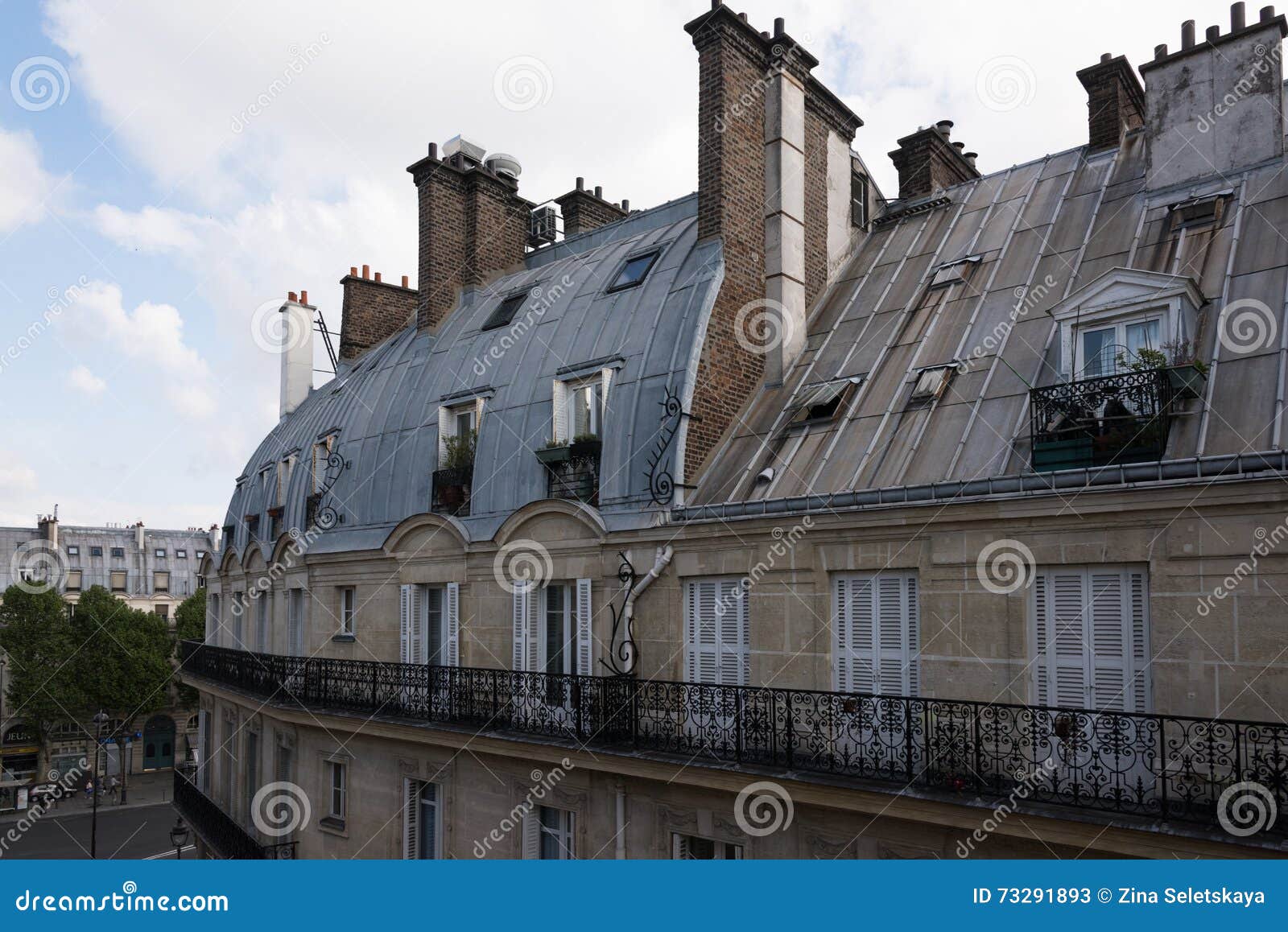 Mansarde di Parigi immagine stock. Immagine di storico - 73291893