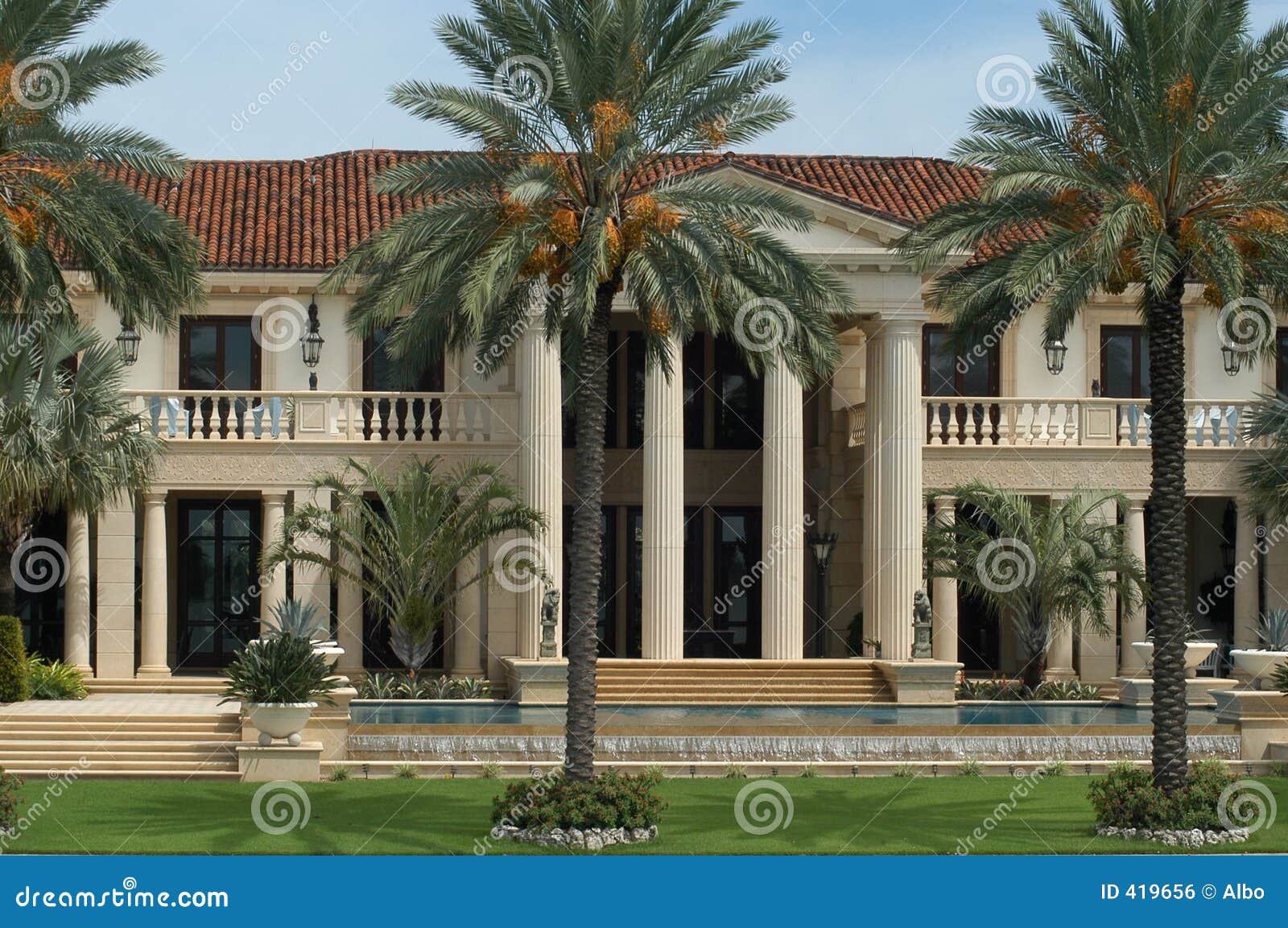 Mansión lujosa foto de archivo. Imagen de ventana, america - 419656