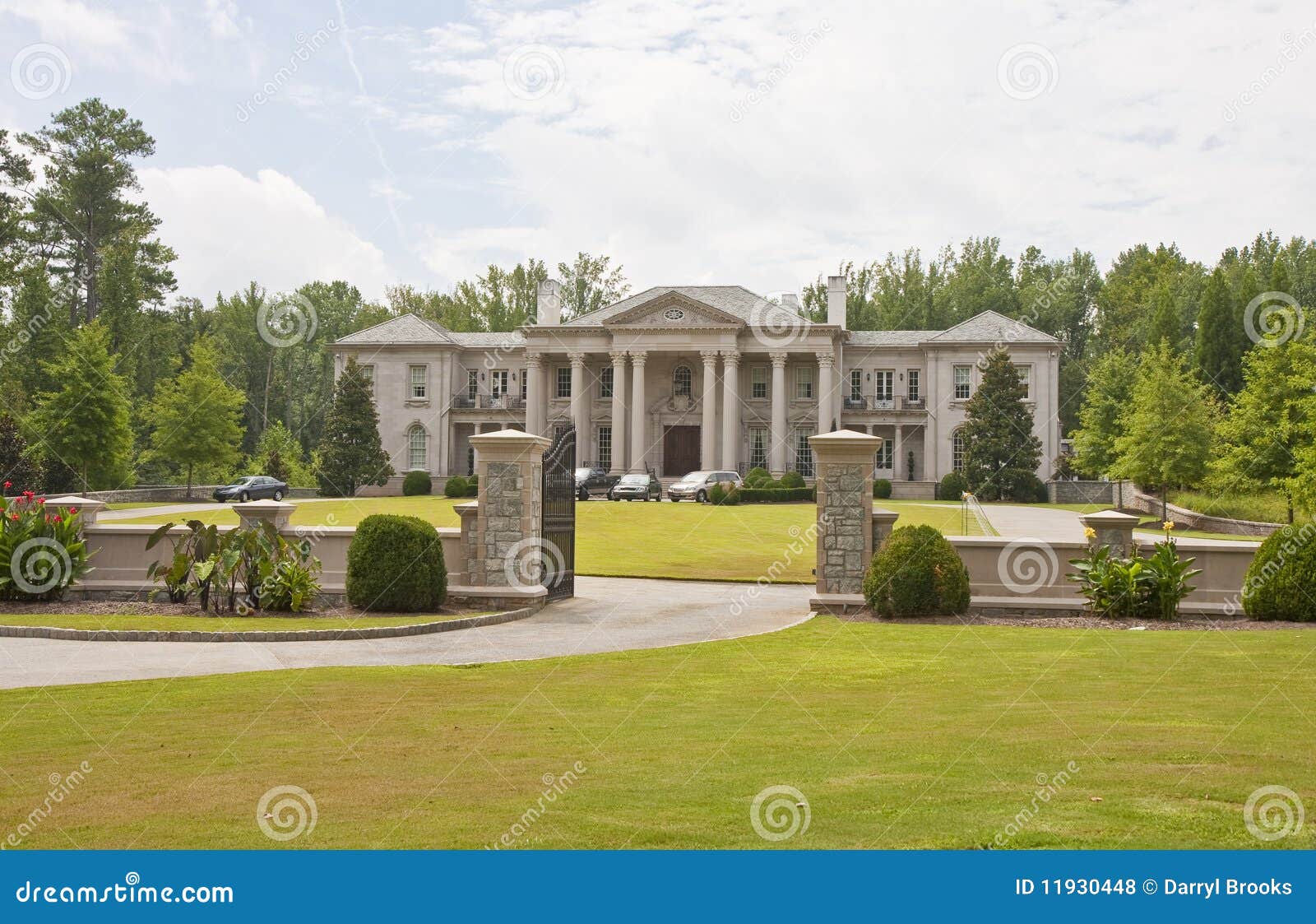 Mansion with Circular Drive Stock Photo - Image of mansion, home: 11930448
