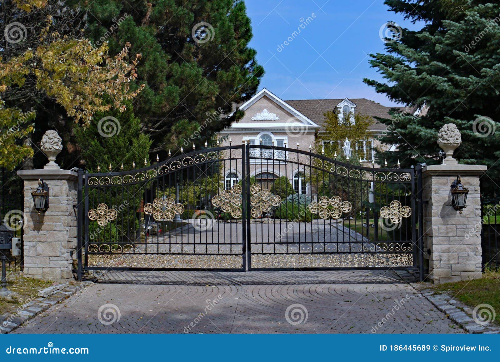 Mansion Gate Royalty-Free Stock Image | CartoonDealer.com #14583232