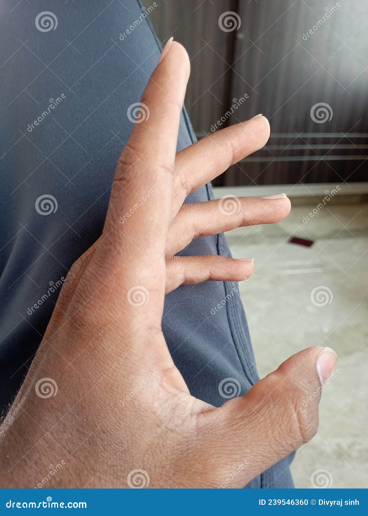 Mantener La Mano Arriba Y Agradable Foto de archivo - Imagen de miembro ...