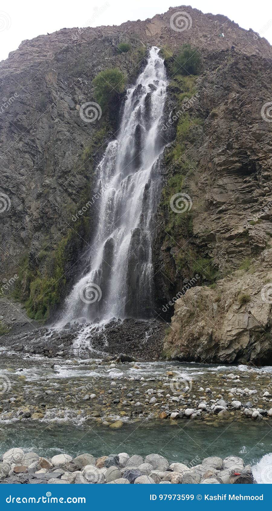 Mantoo ka waterfall stock image. Image of mantoo, skardu - 97973599