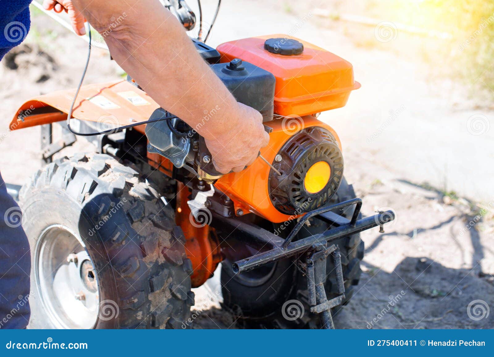 Manual Start of the Walk-behind Tractor Starter at the First Start ...