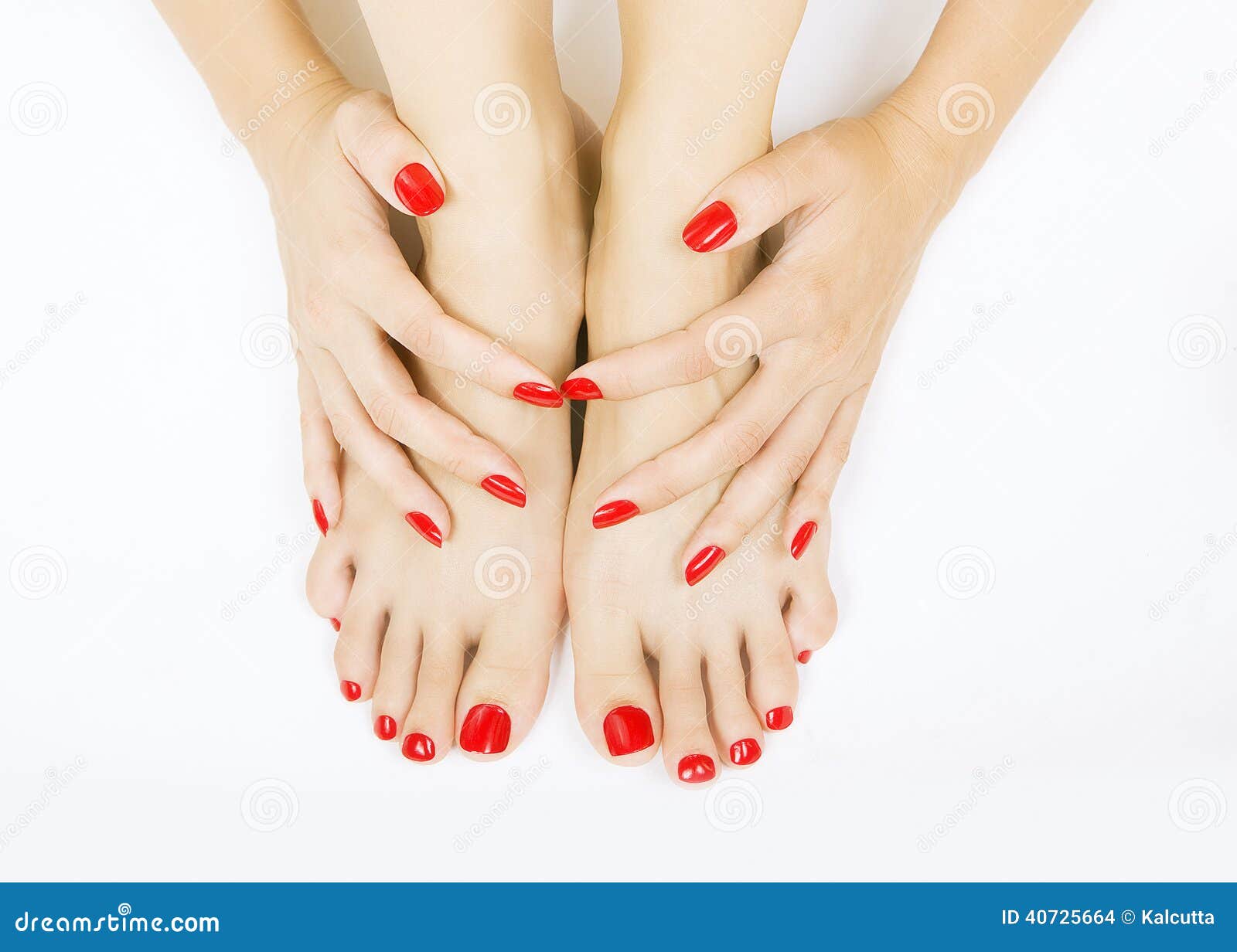 Manucure Et Pedicure Rouges Photo stock - Image du lumineux, santé ...