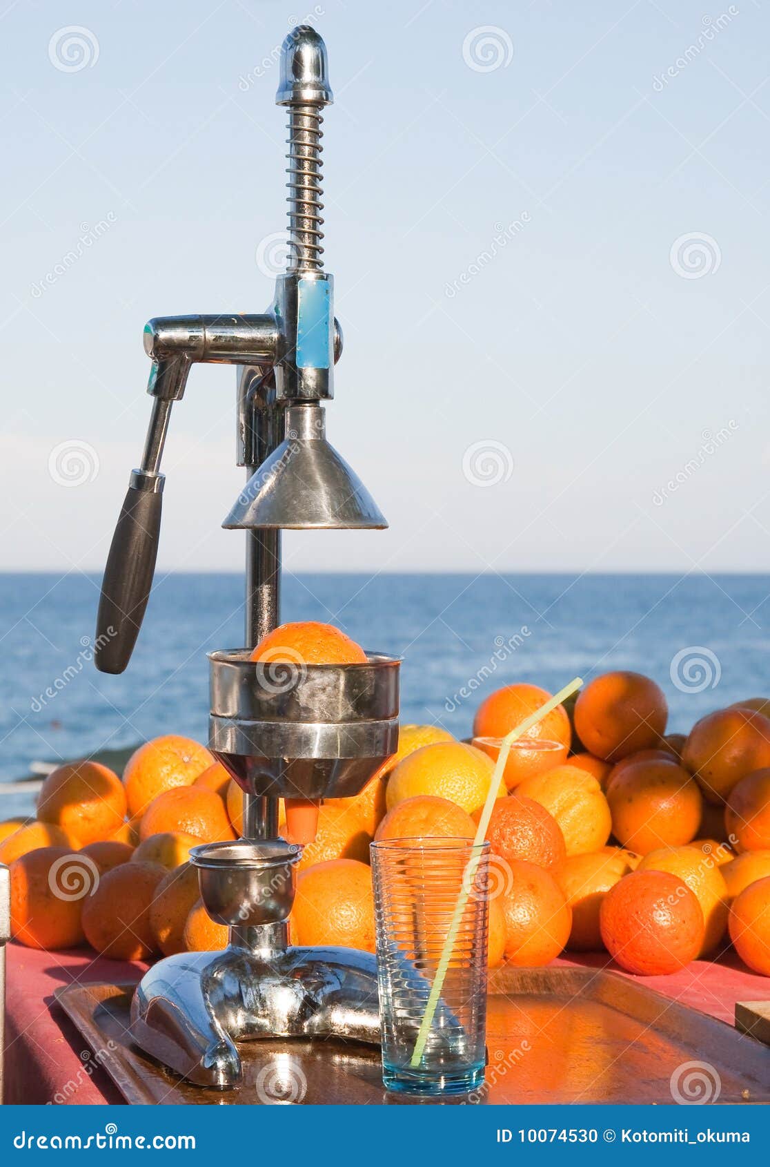 Manuell apelsinpress arkivfoto. Bild av trycka, fördel - 10074530