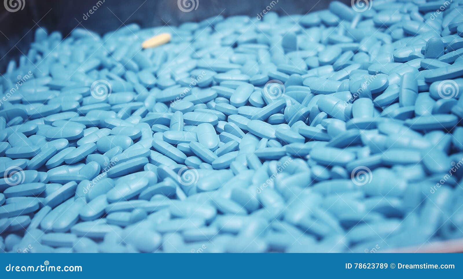 Many blue Pills stock image. Image of tratamiento, globes - 78623789