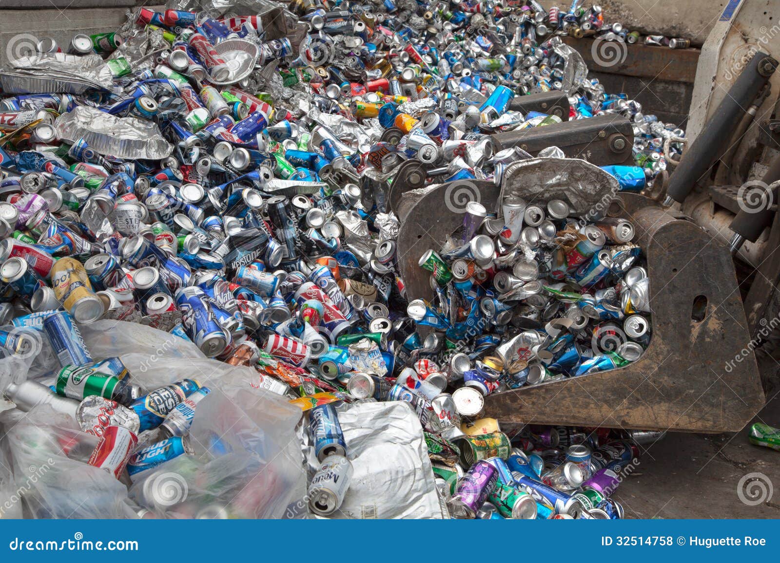 Many cans editorial stock photo. Image of dump, aluminum - 32514758