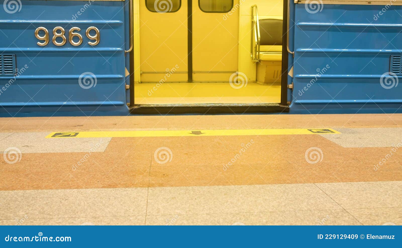 Many Commuters Low Angle Perceptive Legs Departing Metro Stock Video ...