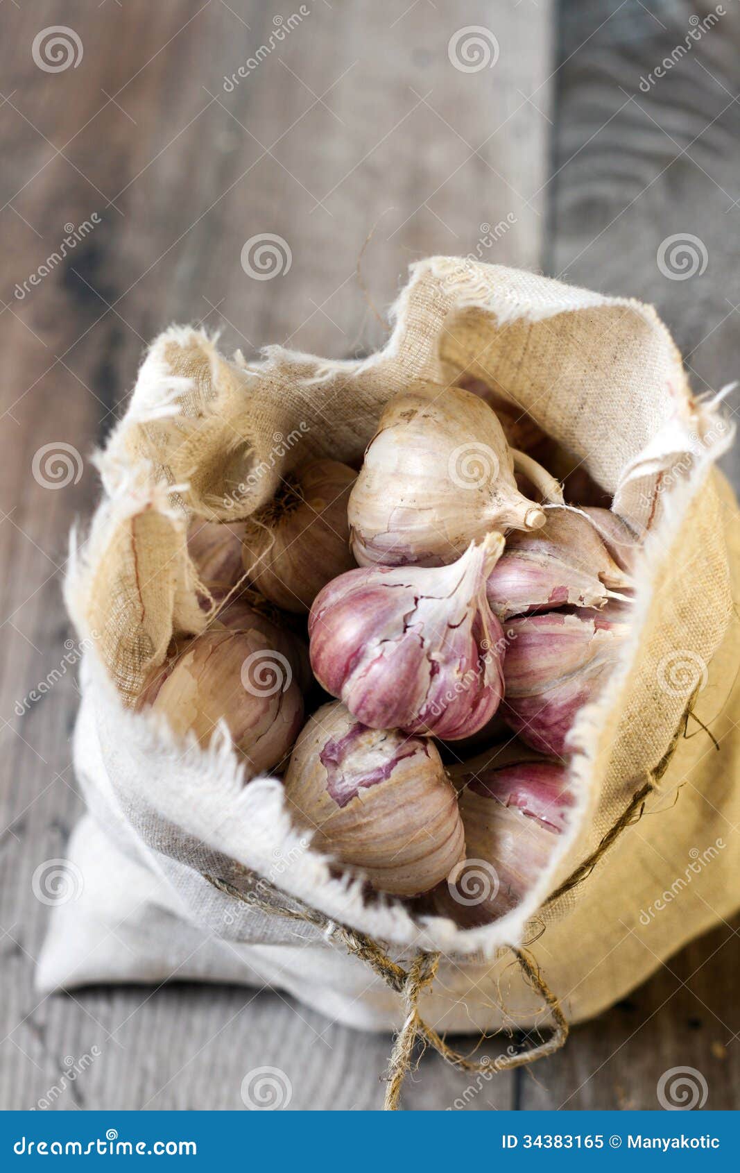 Many of Garlic Heads in a Sack Stock Image - Image of aromatic, healthy ...