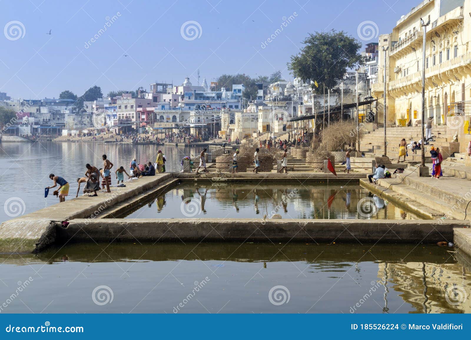 Many People Taking Holy Bath in the Lake of Pushkar Editorial Stock ...
