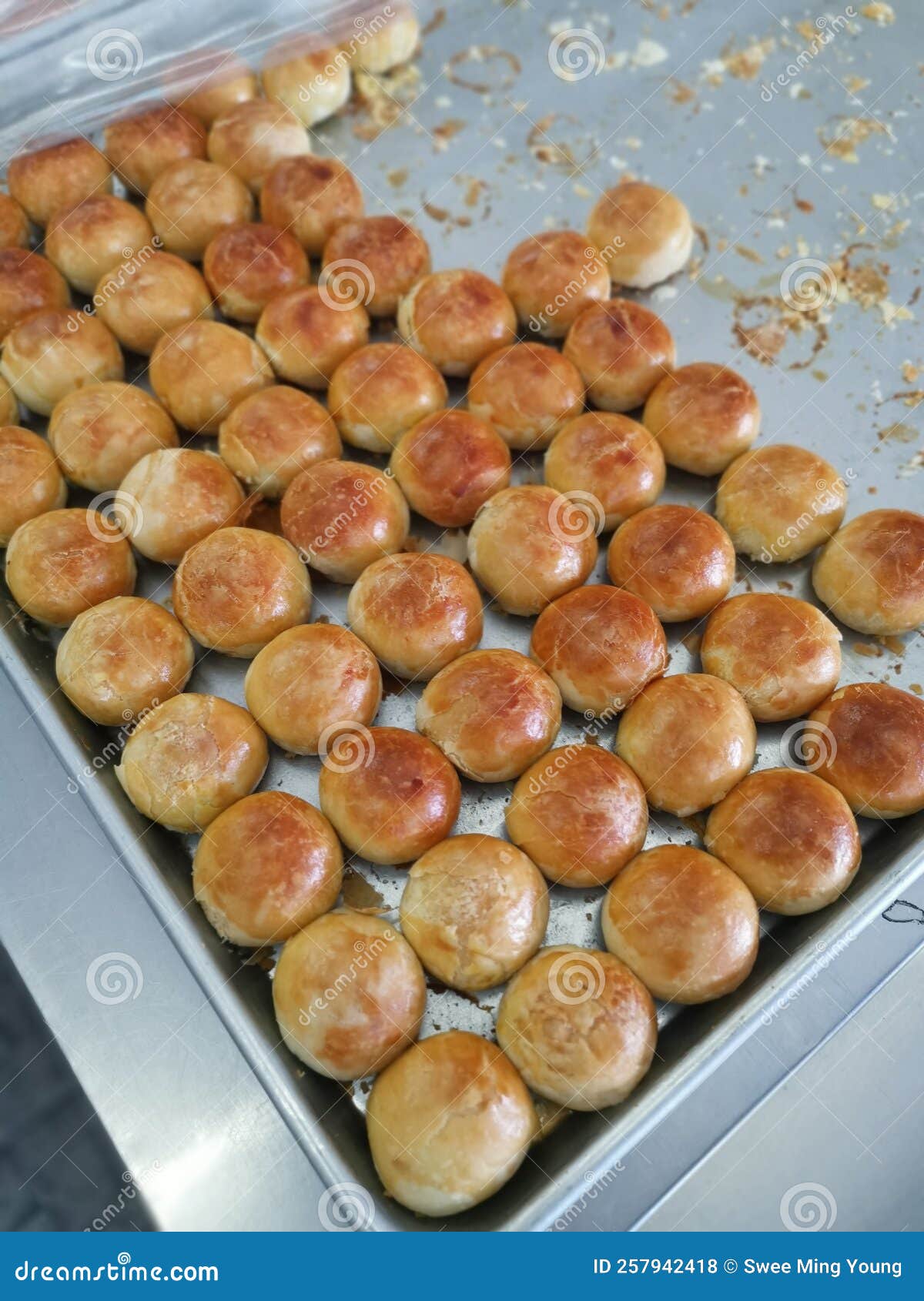 Many Pieces of Tau Sar Piah on the Tray Stock Photo - Image of sweet ...