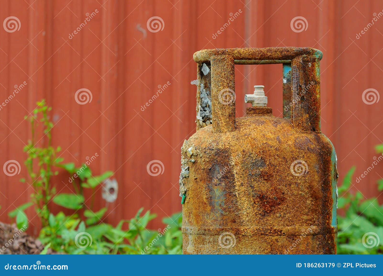 Rust Cooking gas tank. stock image. Image of cook, rust - 186263179
