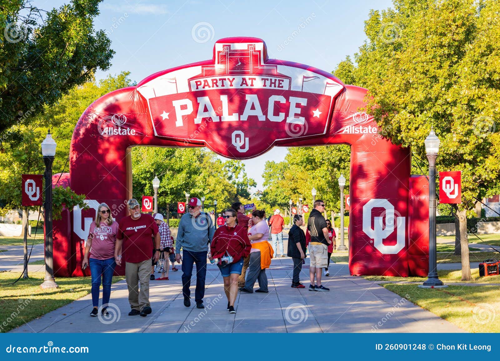 Many Visitor Join the Homecoming Parade Editorial Stock Photo - Image ...