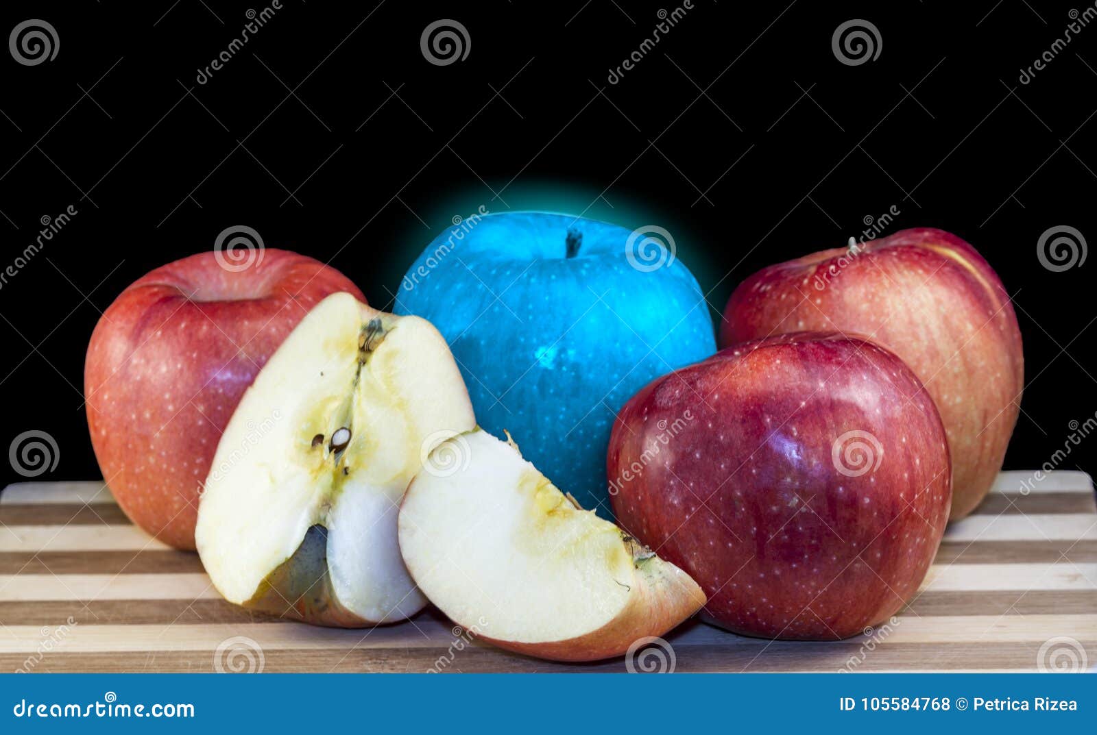 Manzana Azul Del Resplandor Foto de archivo - Imagen de azul, fresco ...