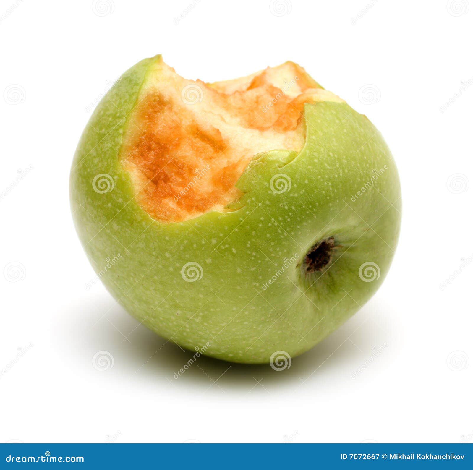 Manzana mordida verde imagen de archivo. Imagen de crudo - 7072667