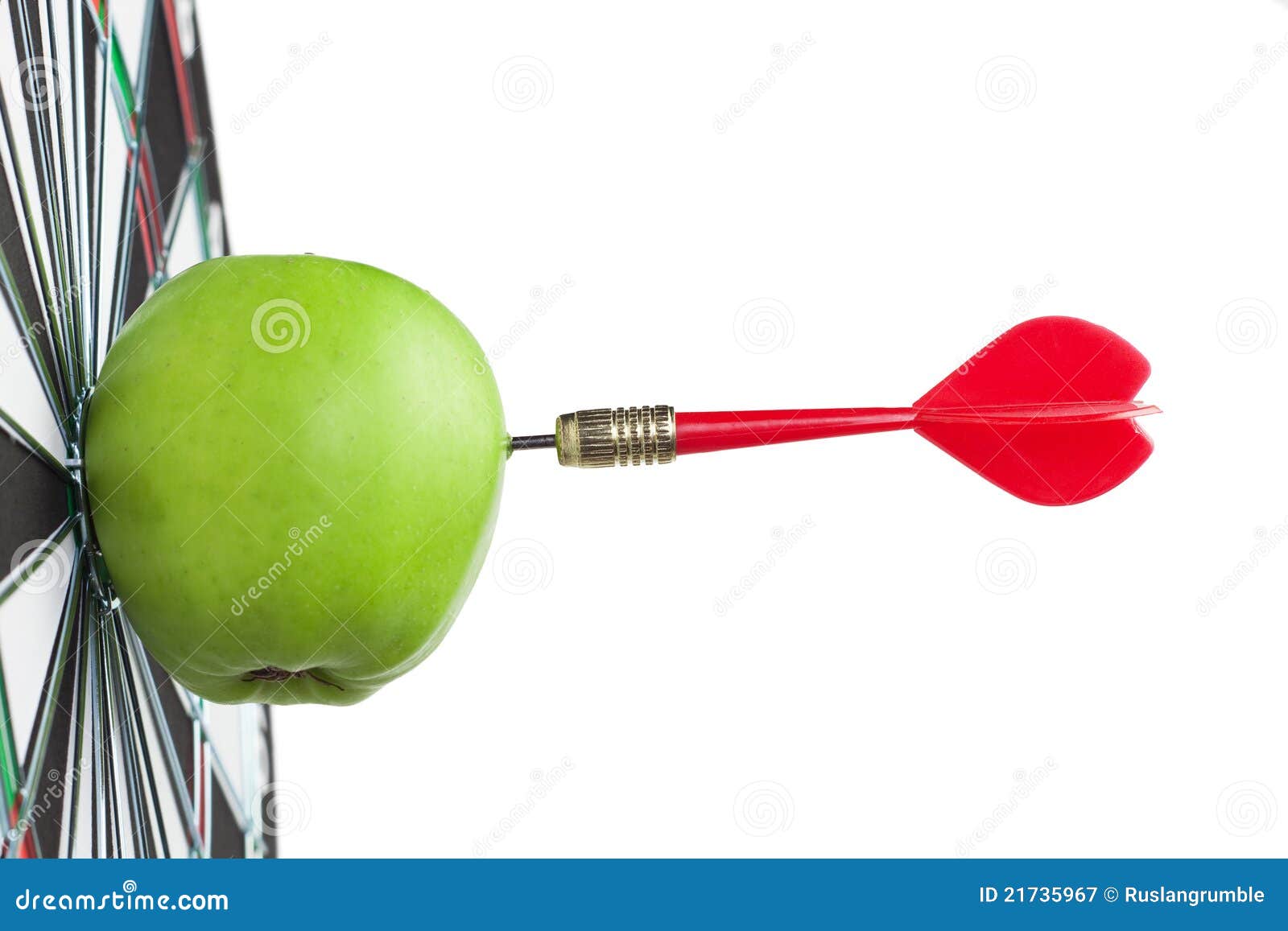 Manzana Verde Golpeada Dardo En La Blanco Imagen de archivo - Imagen de ...