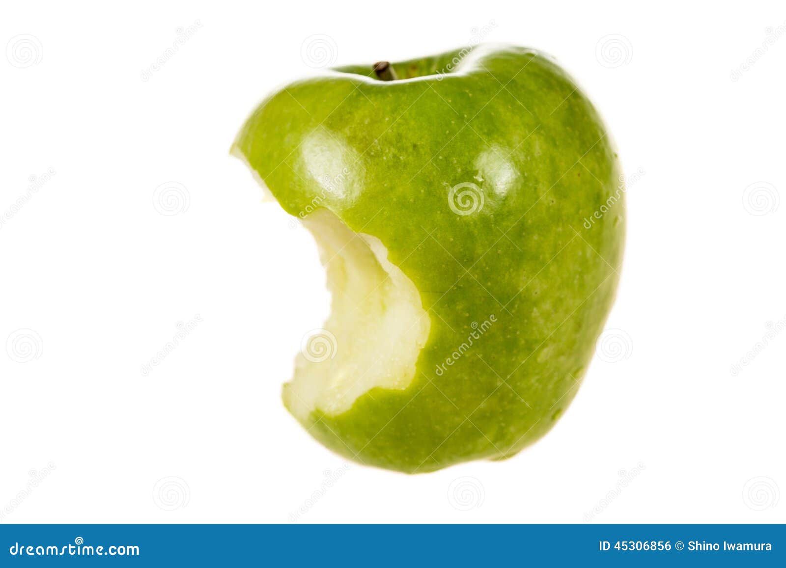 Manzana verde masticada foto de archivo. Imagen de estudio - 45306856