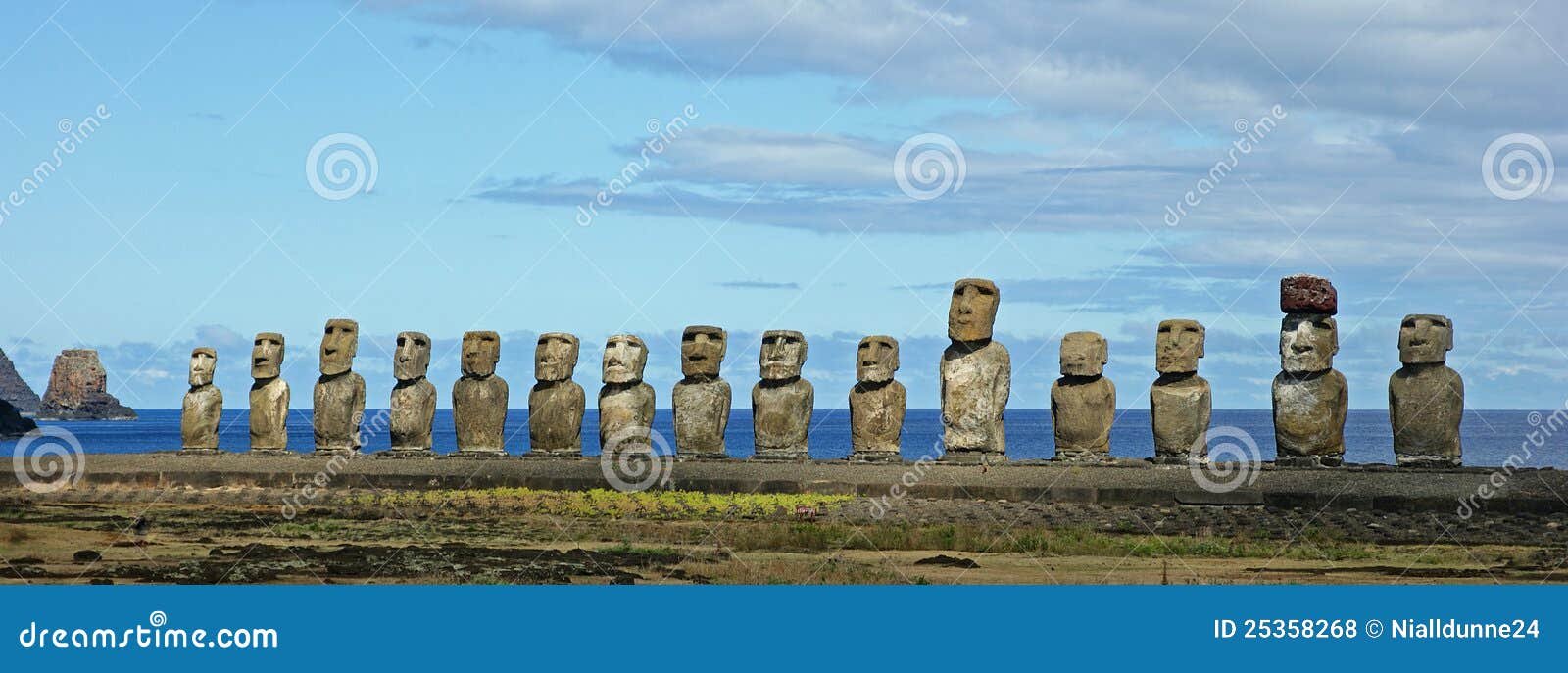 Maoi at ahu tongariki stock photo. Image of lost, island - 25358268