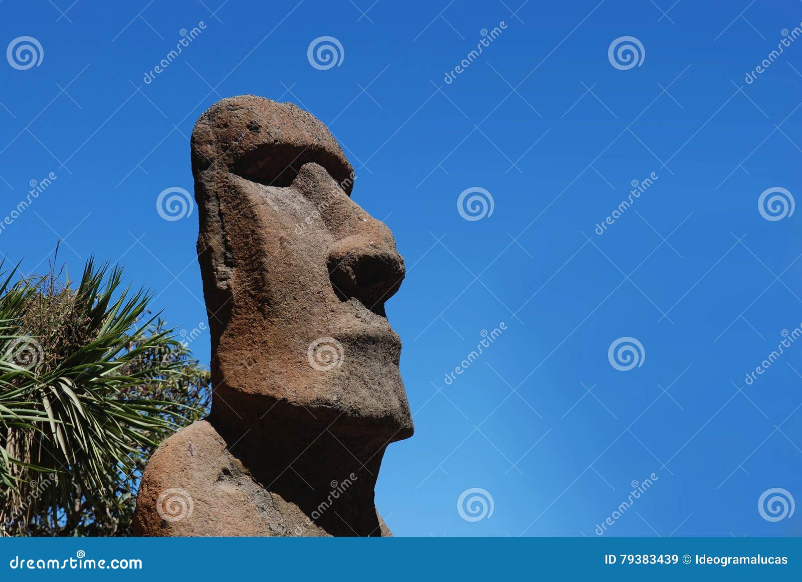 A Maoi Status Looking a the Sky Stock Image - Image of idol, afterlife ...