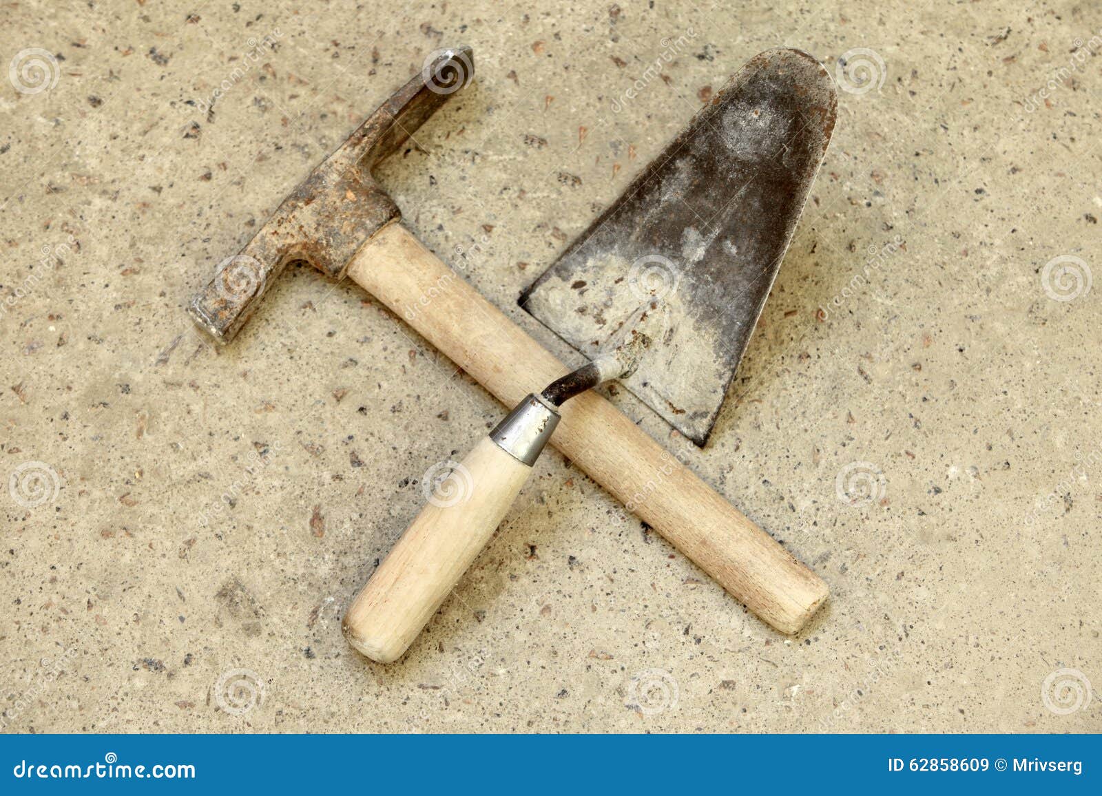 Maçon D'outil De Marteau Et De Truelle Photo stock - Image: 62858609