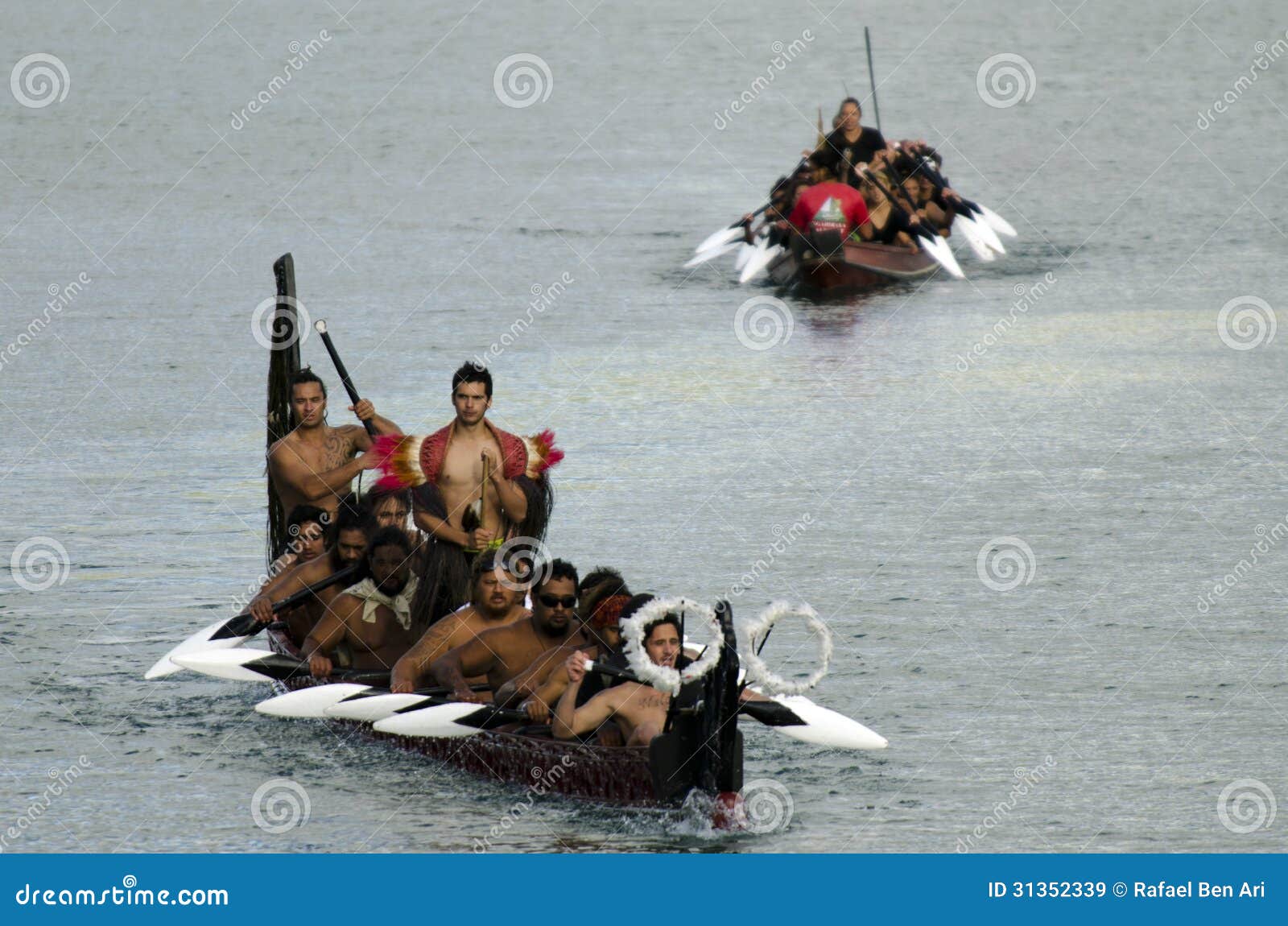 Maori War Waka Canoe imagem de stock editorial. Imagem de madeira ...