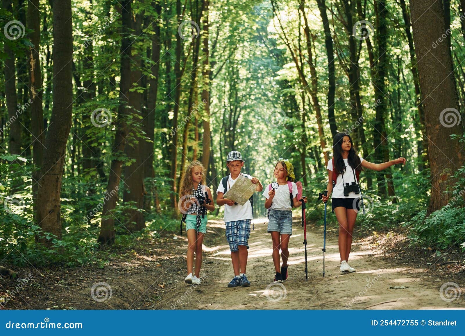 With Map. Kids Strolling in the Forest with Travel Equipment Stock ...