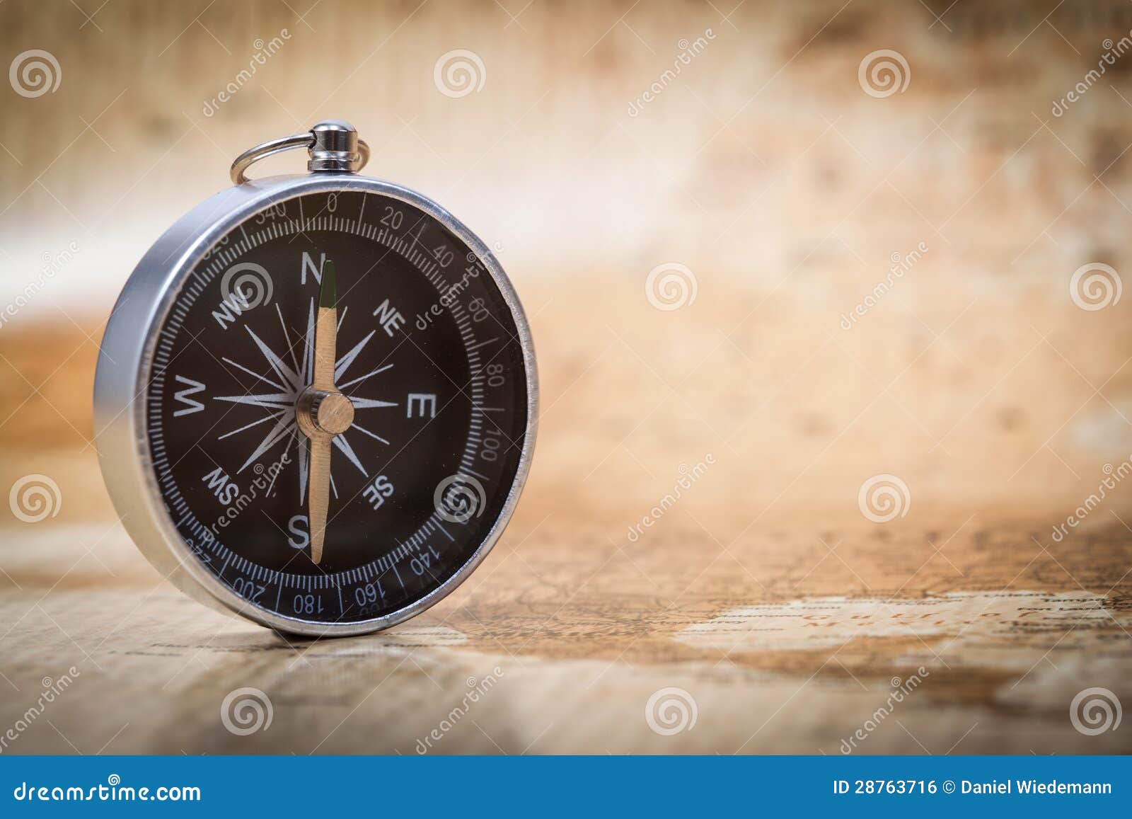 Mapa com compasso foto de stock. Imagem de geografia - 28763716