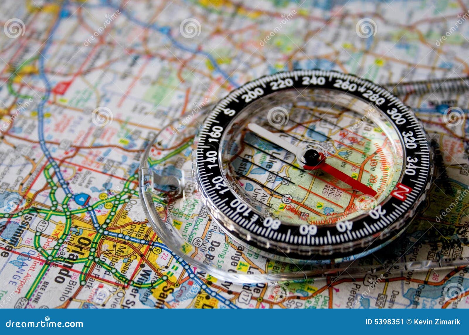 Mapa com compasso imagem de stock. Imagem de dirigir, curso - 5398351