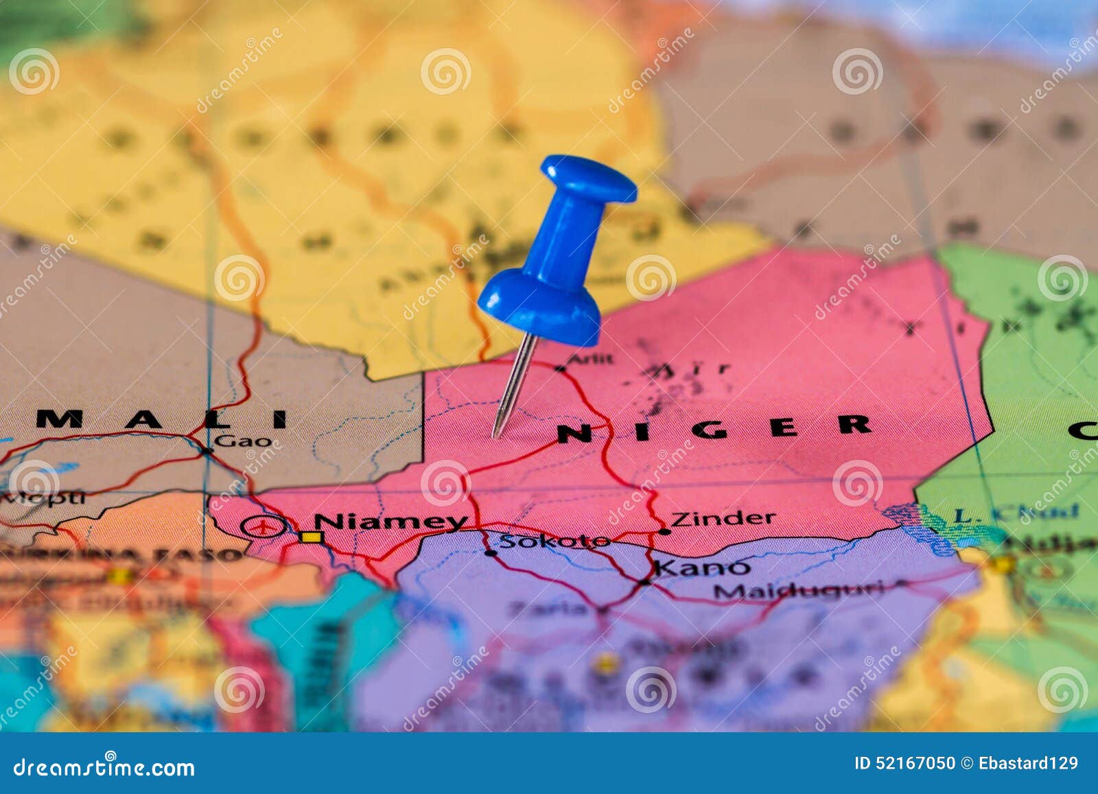 Mapa De Niger Con Un Pasador Azul Pegado Foto de archivo - Imagen de ...
