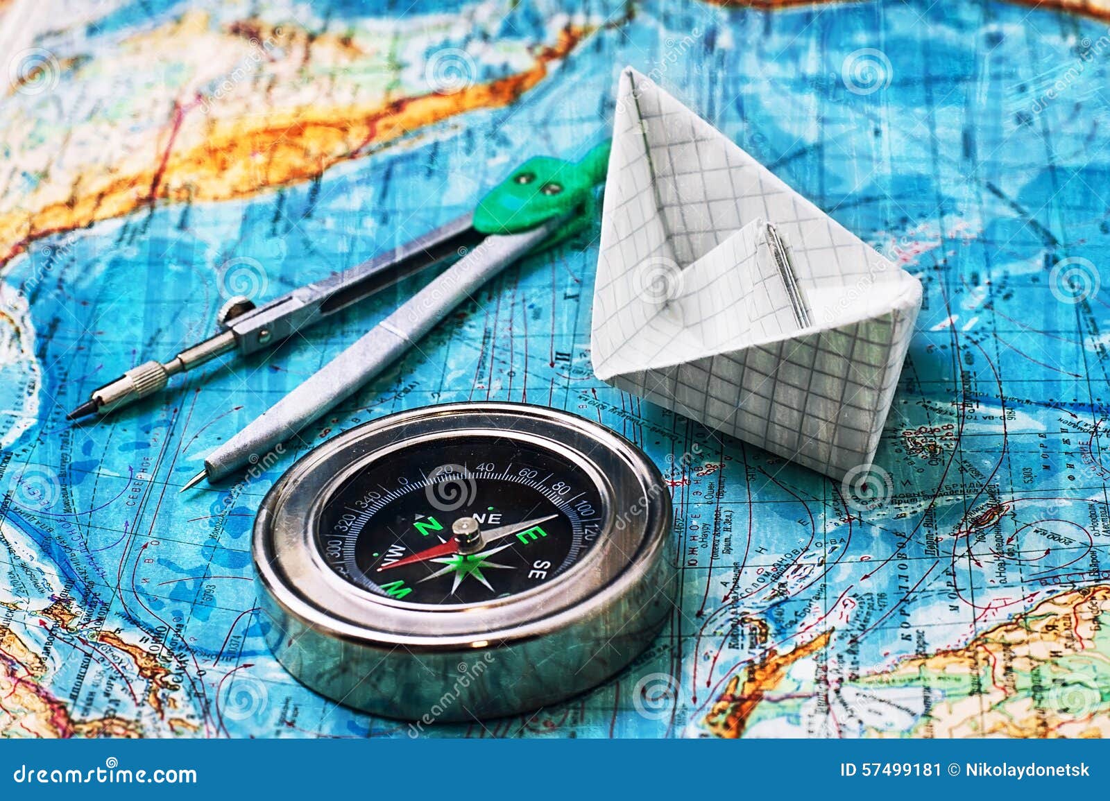 Mapa e compasso imagem de stock. Imagem de mapa, compasso - 57499181