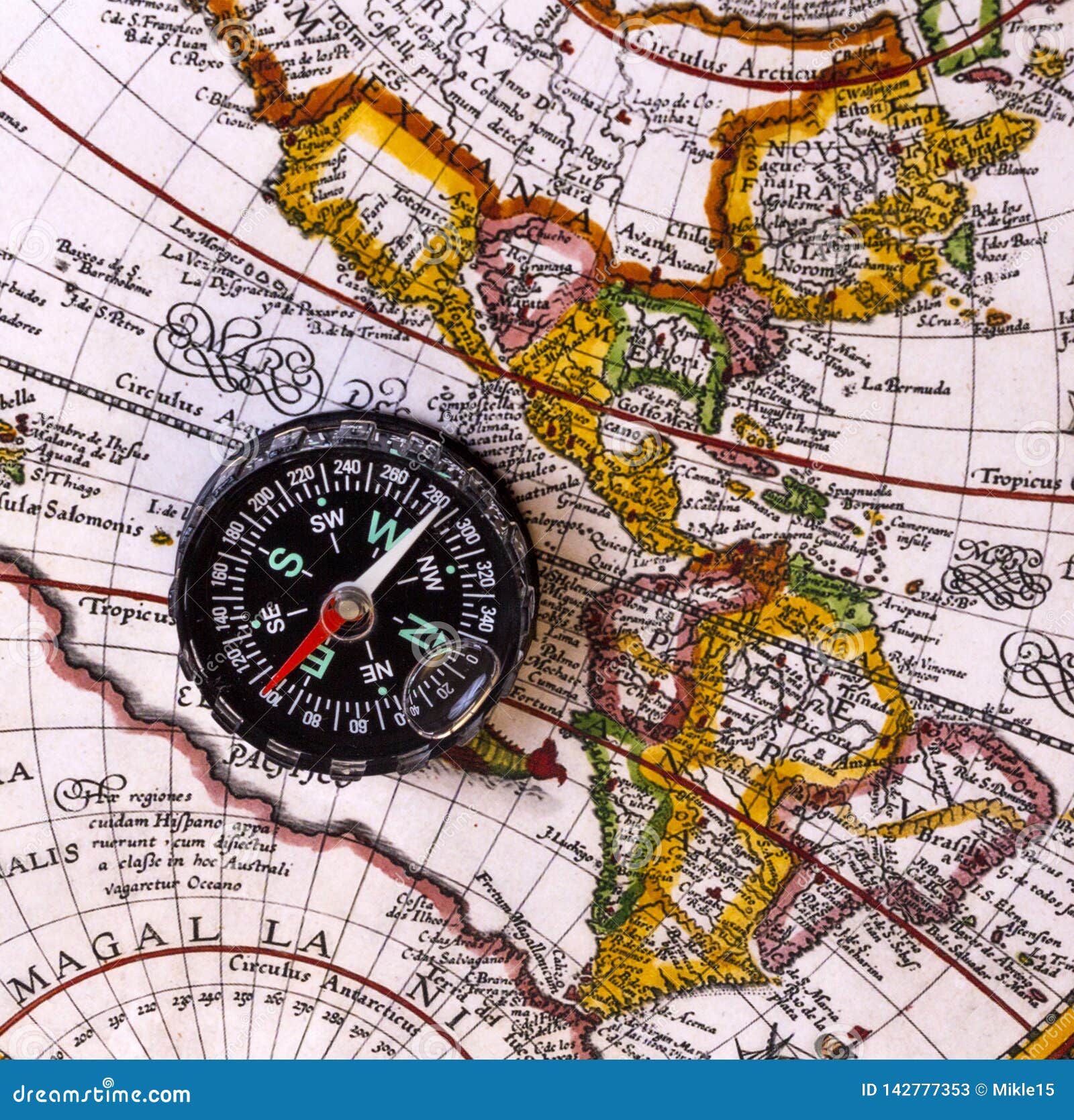 Mapa e compasso do vintage imagem de stock. Imagem de oceano - 142777353