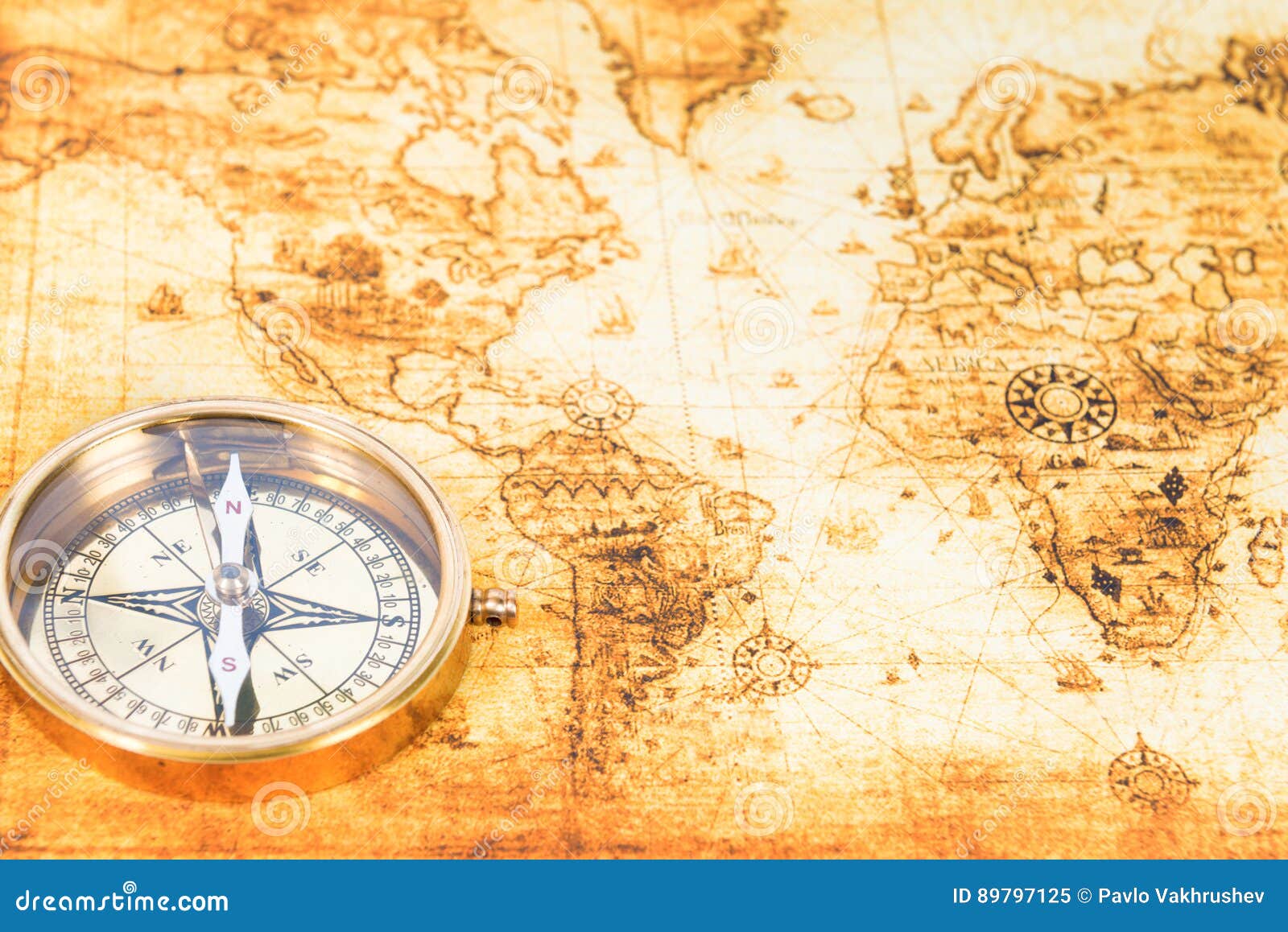 Mapa Velho Com Um Compasso Antigo Imagem de Stock - Imagem de latitude ...