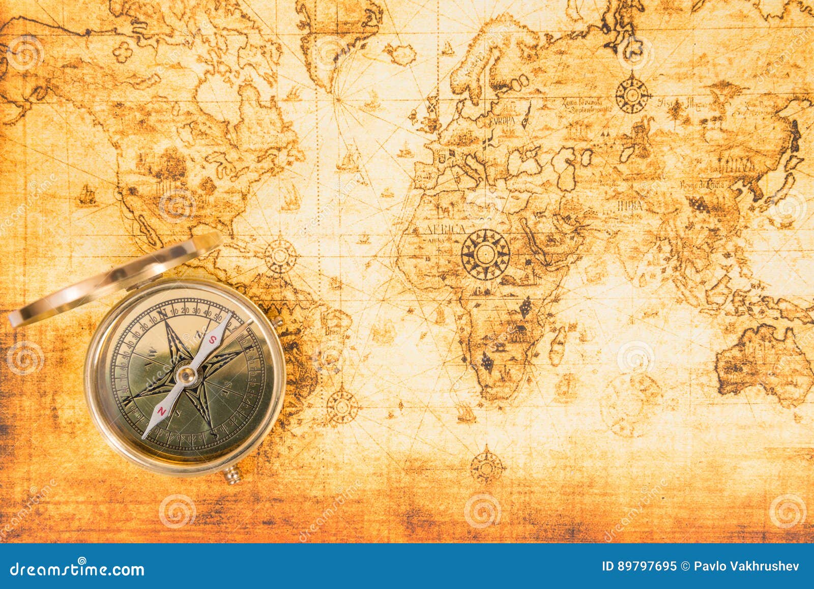 Mapa Velho Com Um Compasso Antigo Imagem de Stock - Imagem de viagem ...