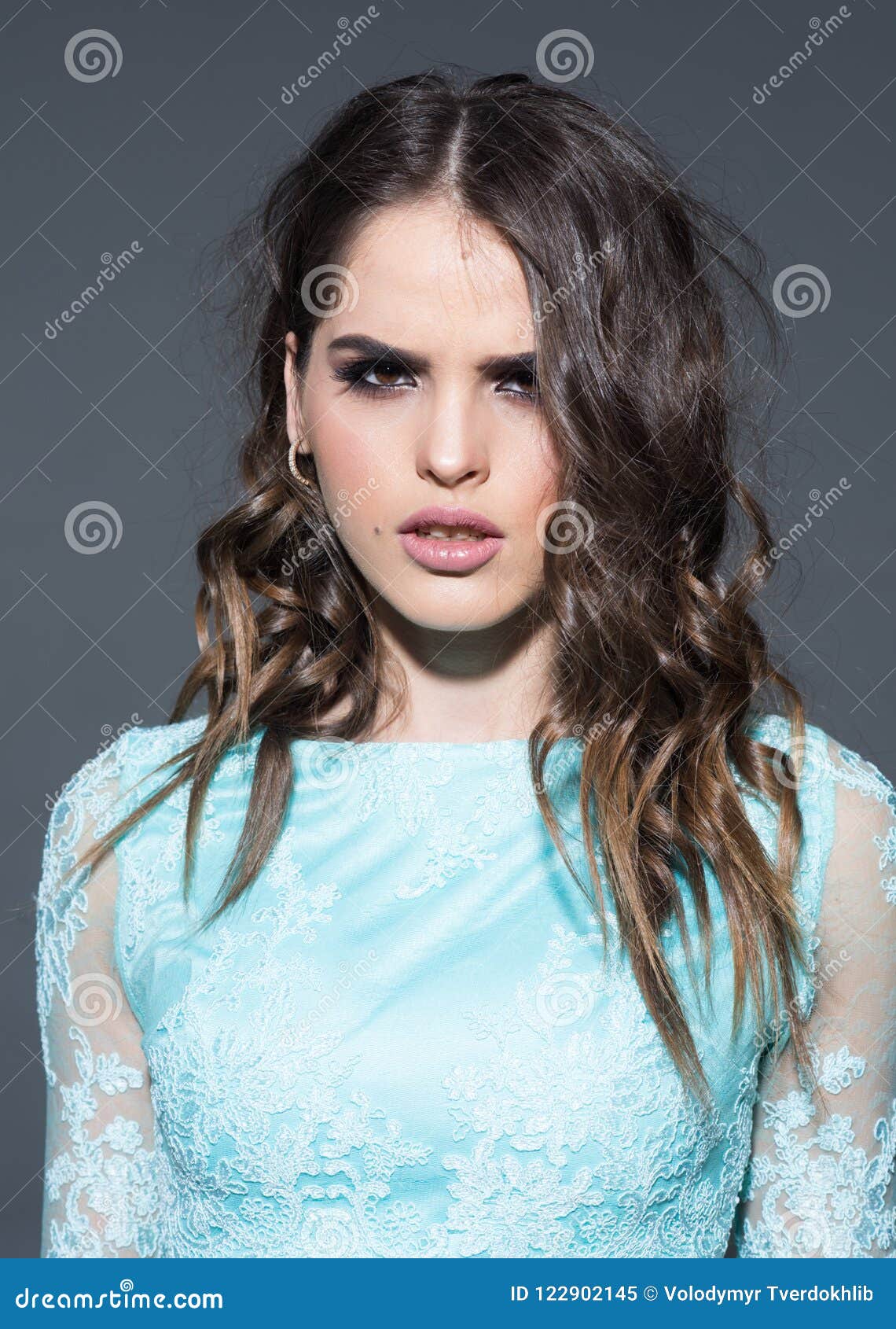 Maquillaje Mujer Con Belleza Moderna Del Maquillaje De La Moda Imagen ...