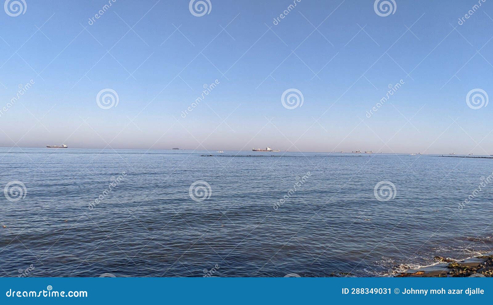 Mar aberto visto da praia imagem de stock. Imagem de nuvem - 288349031