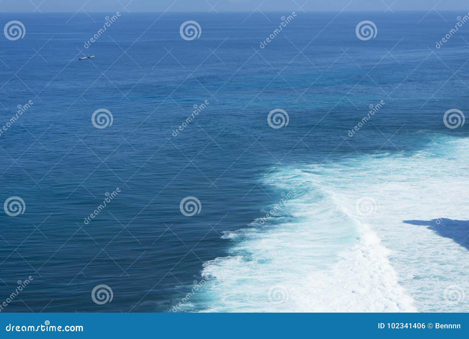 Mar azul foto de archivo. Imagen de horizontal, copia - 102341406