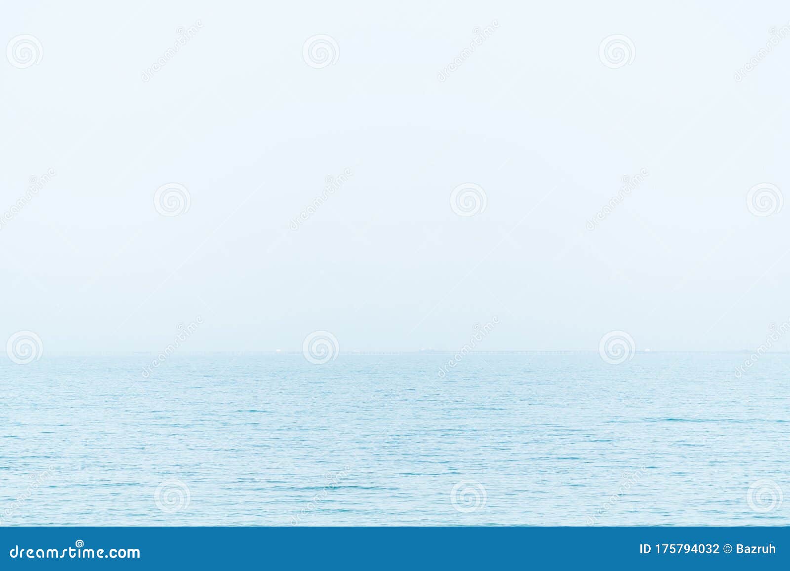 Mar Azul Com Linha Do Horizonte Foto de Stock - Imagem de distante ...