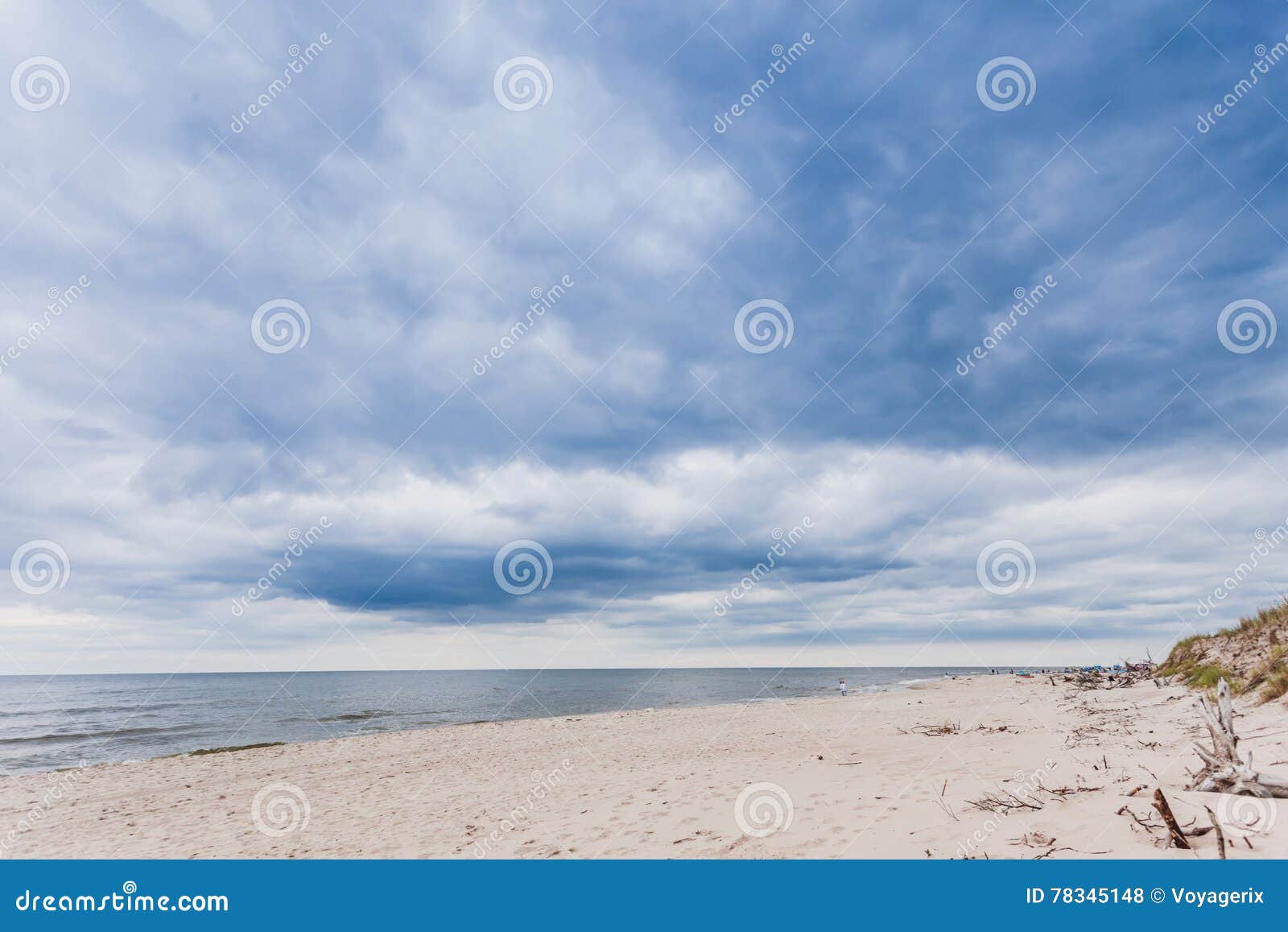 Mar Baltico Con La Spiaggia Sabbiosa Fotografia Stock - Immagine di ...