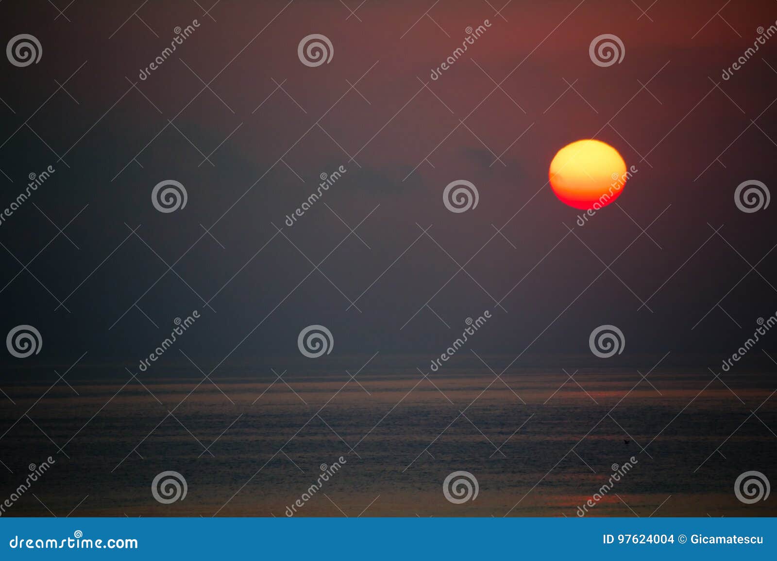 Mar calmo foto de stock. Imagem de horizonte, cena, fundo - 97624004