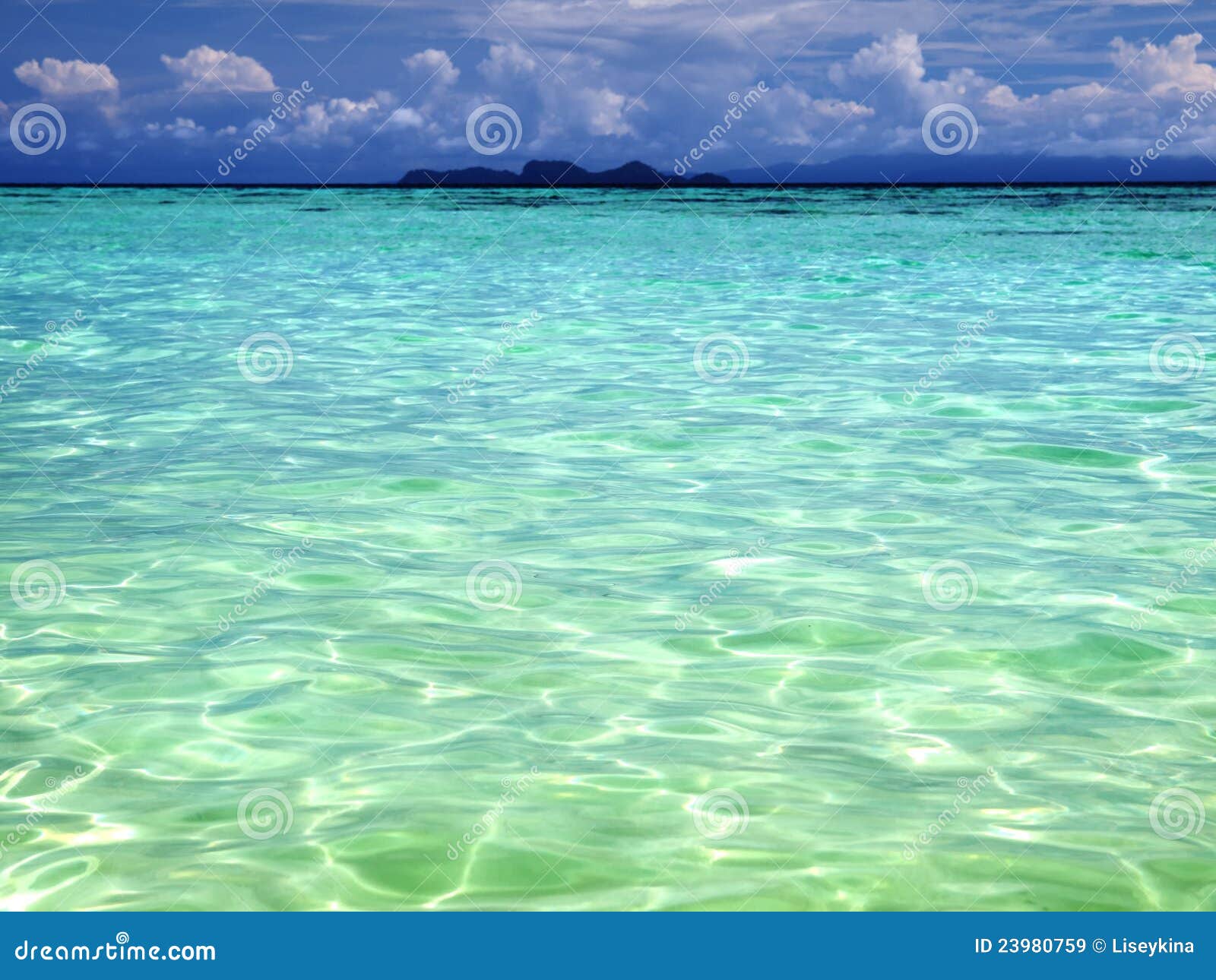 Mar Claro Brillante De La Turquesa Imagen de archivo - Imagen de ...