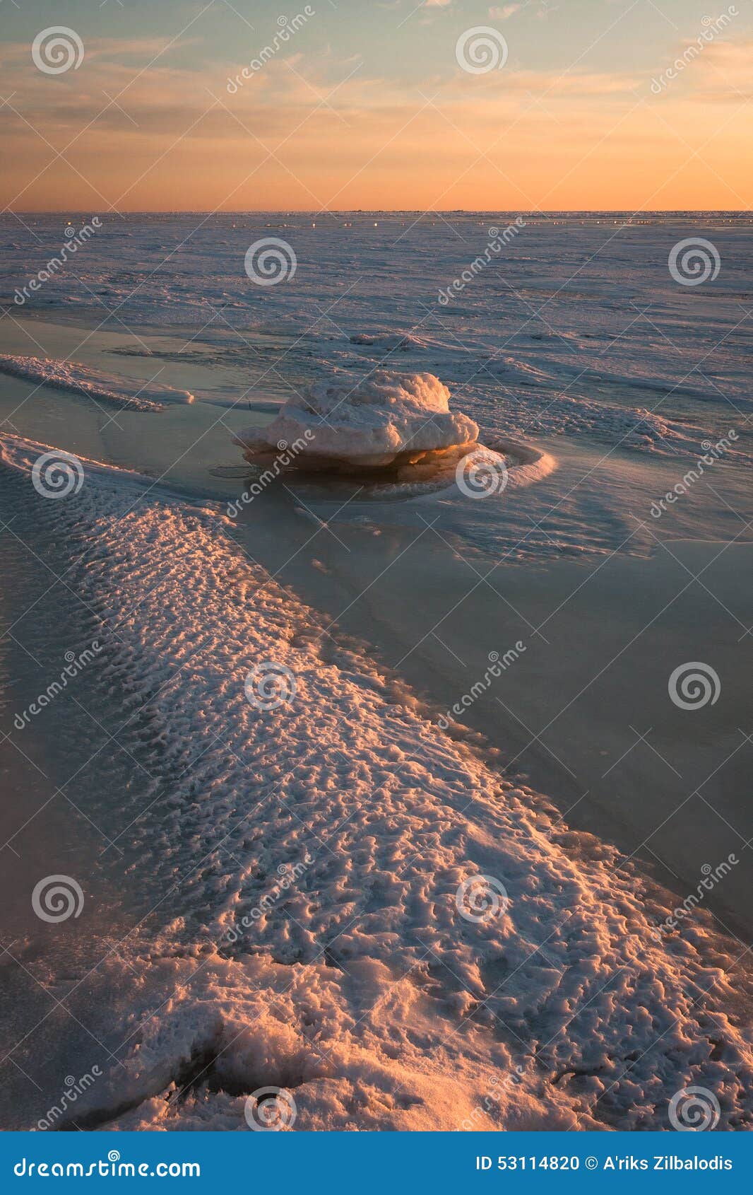 Mar congelado foto de archivo. Imagen de golfo, letonia - 53114820