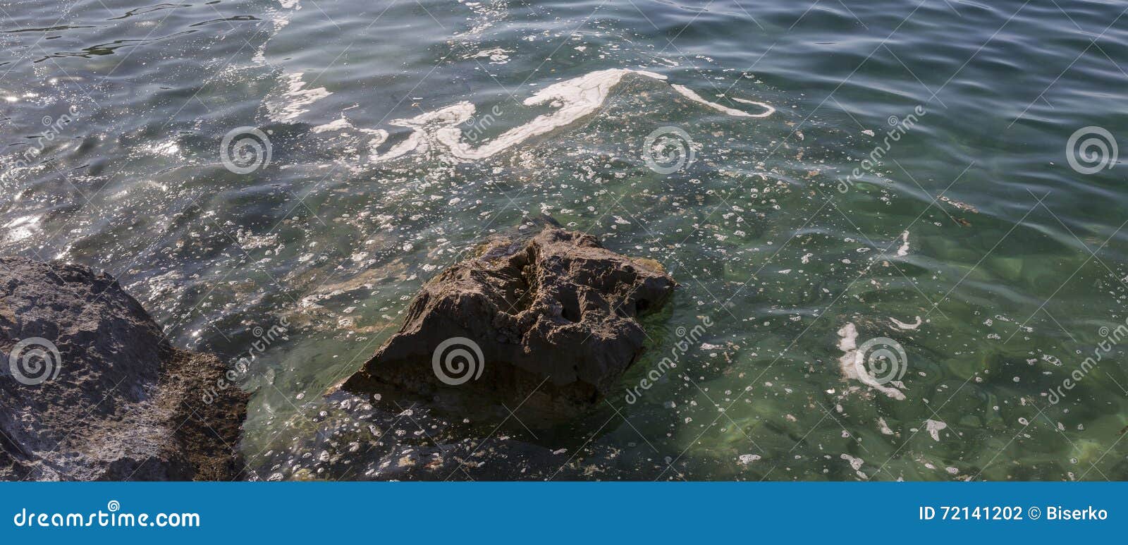 Mar contaminado foto de archivo. Imagen de contaminado - 72141202