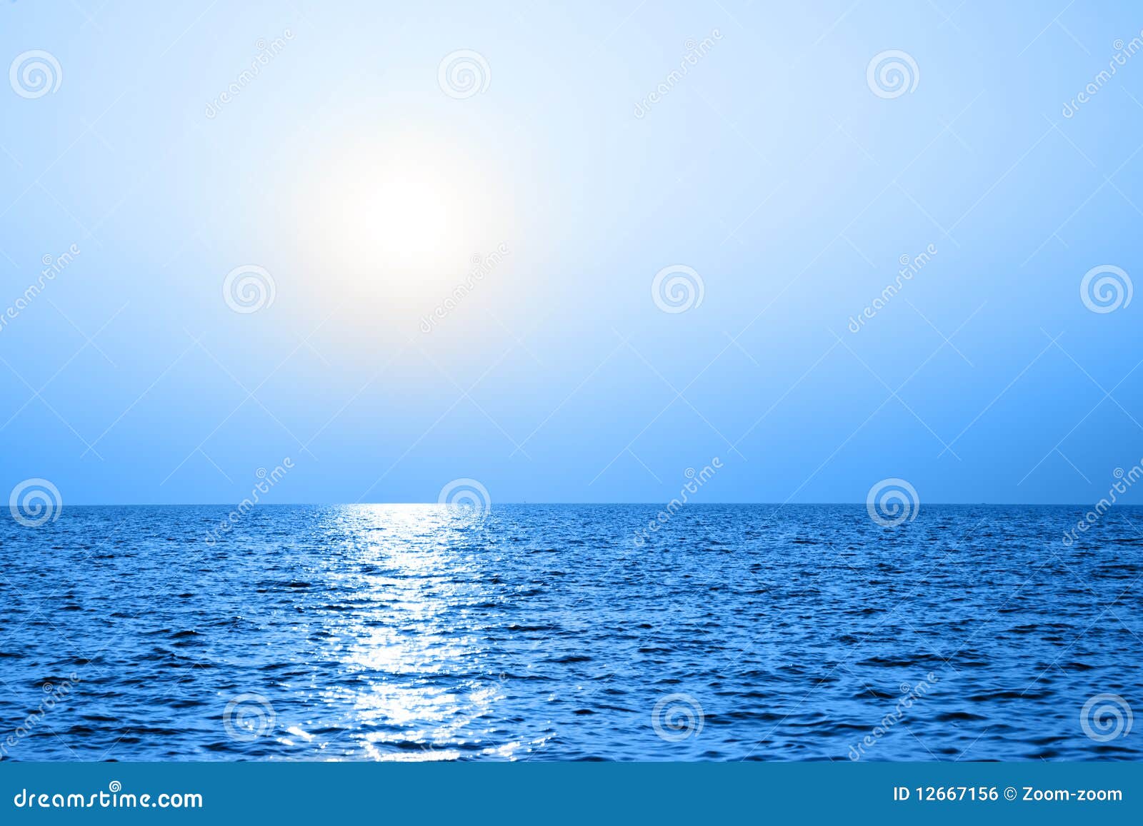 Mar e céu foto de stock. Imagem de sunlight, costa, fuga - 12667156