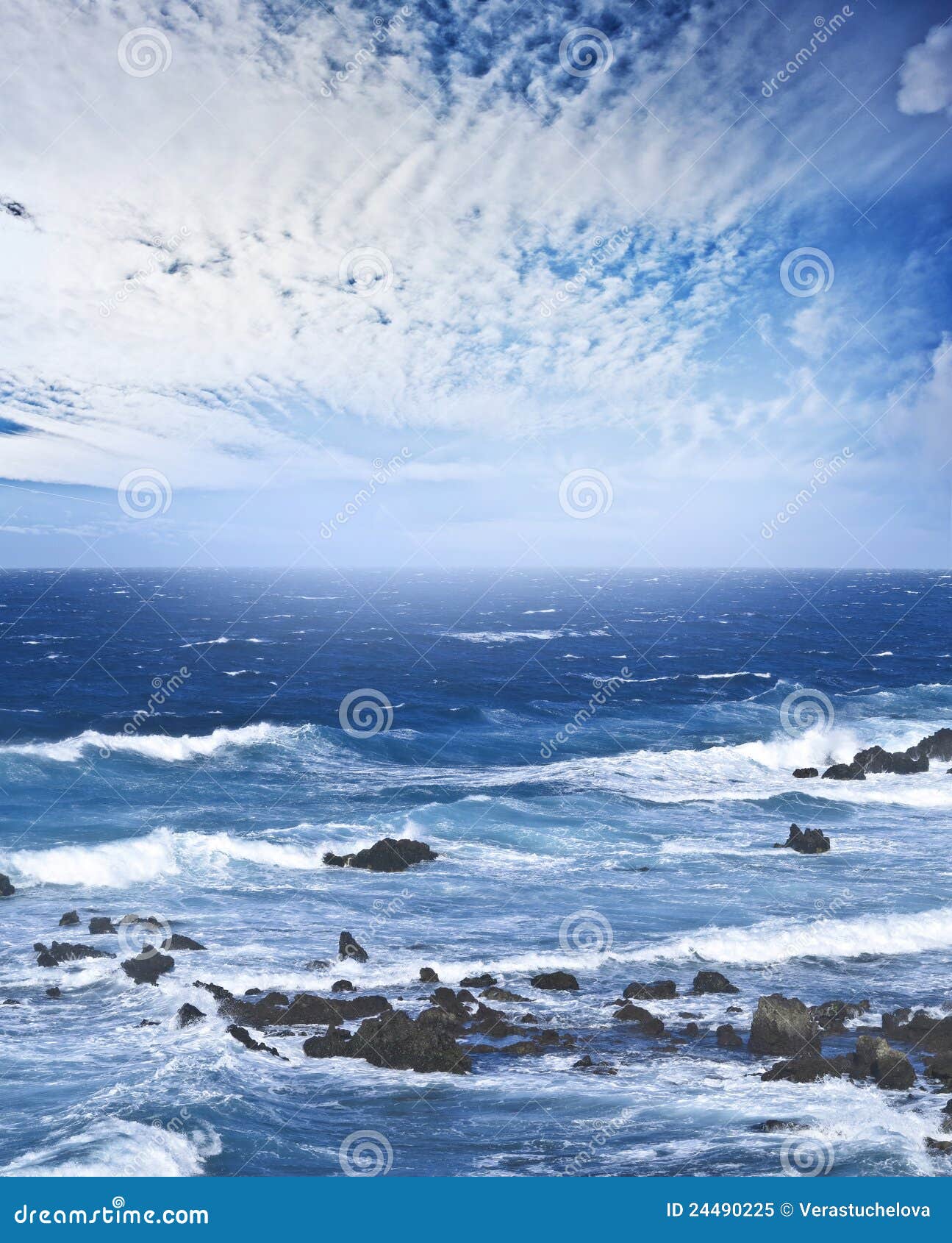Mar salvaje imagen de archivo. Imagen de exterior, acantilado - 24490225
