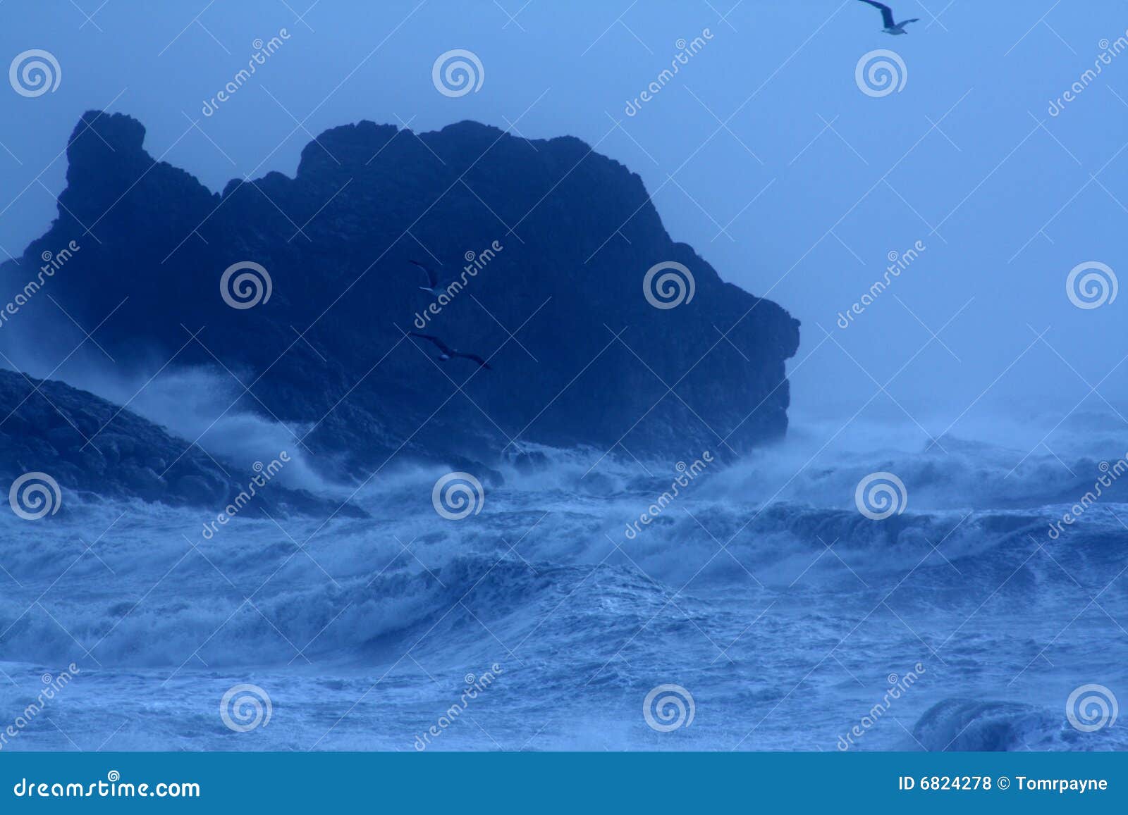 Mar tormentoso áspero foto de stock. Imagem de cinzento - 6824278