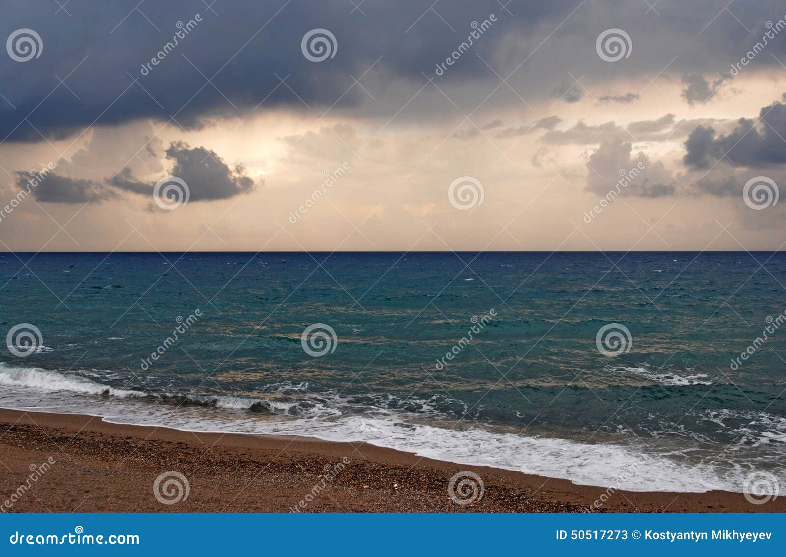 Mar tormentoso azul imagem de stock. Imagem de azul, profundo - 50517273